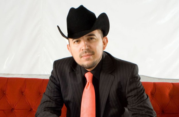 Fidel Rueda ya graba video "Sin pelos en la lengua" - Kebuena