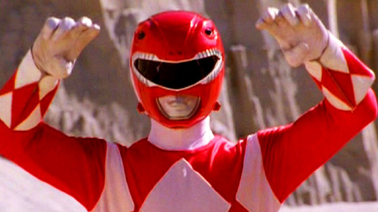 ¡Así luce actualmente el Power Ranger rojo! - Kebuena