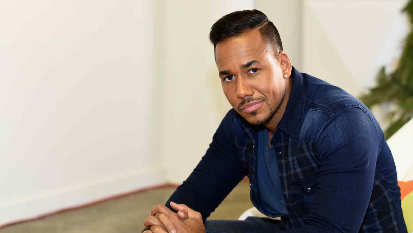 ¡Romeo Santos todo un Súper Héroe! - Kebuena