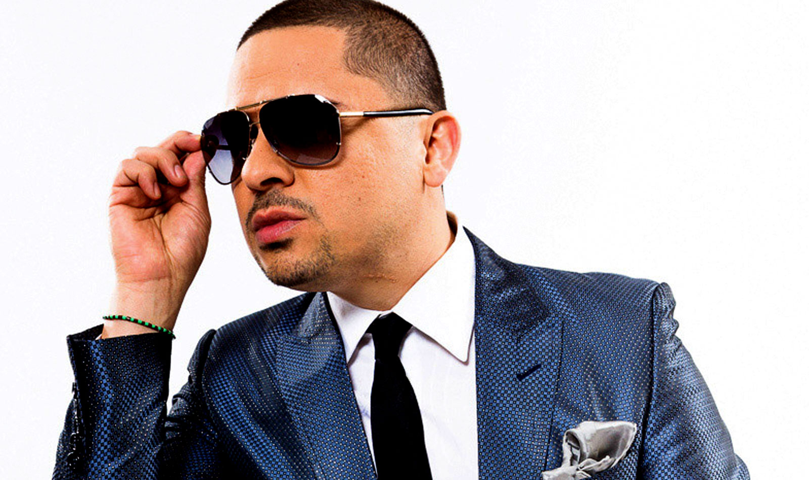 Así celebra Larry Hernández su cumpleaños - Kebuena