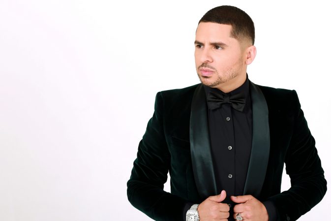 Larry Hernández manda emotivo saludo - Kebuena