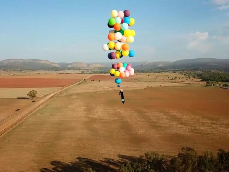 Se cumple sueño de la película de "Up" de volar con globos - Kebuena