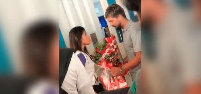 Joven es bateado y su inesperada reacción se hace viral