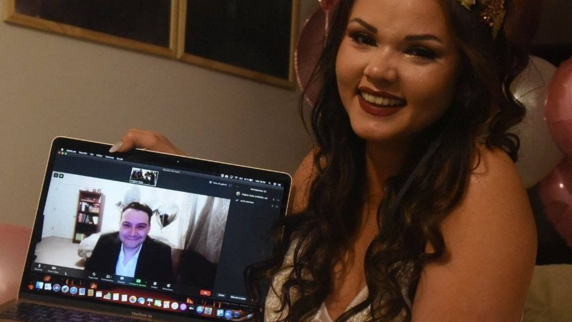 Pareja se casa por Zoom y su historia de amor se hace viral Pareja se casa por Zoom y su historia de amor se hace viral