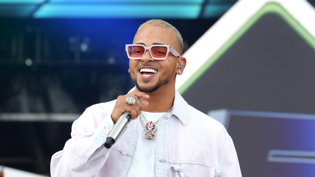 Ozuna salta al mundo de las caricaturas y se divierte con Tom y Jerry