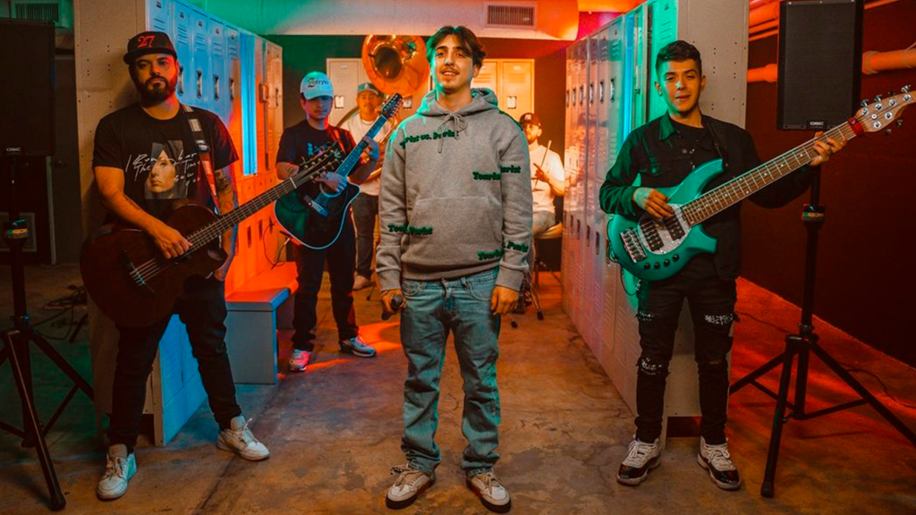 T3R Elemento presenta la versión en vivo de "Mujer Más Bella"