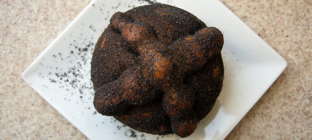 TikToker afirma que el pan de muerto es hecho con cenizas
