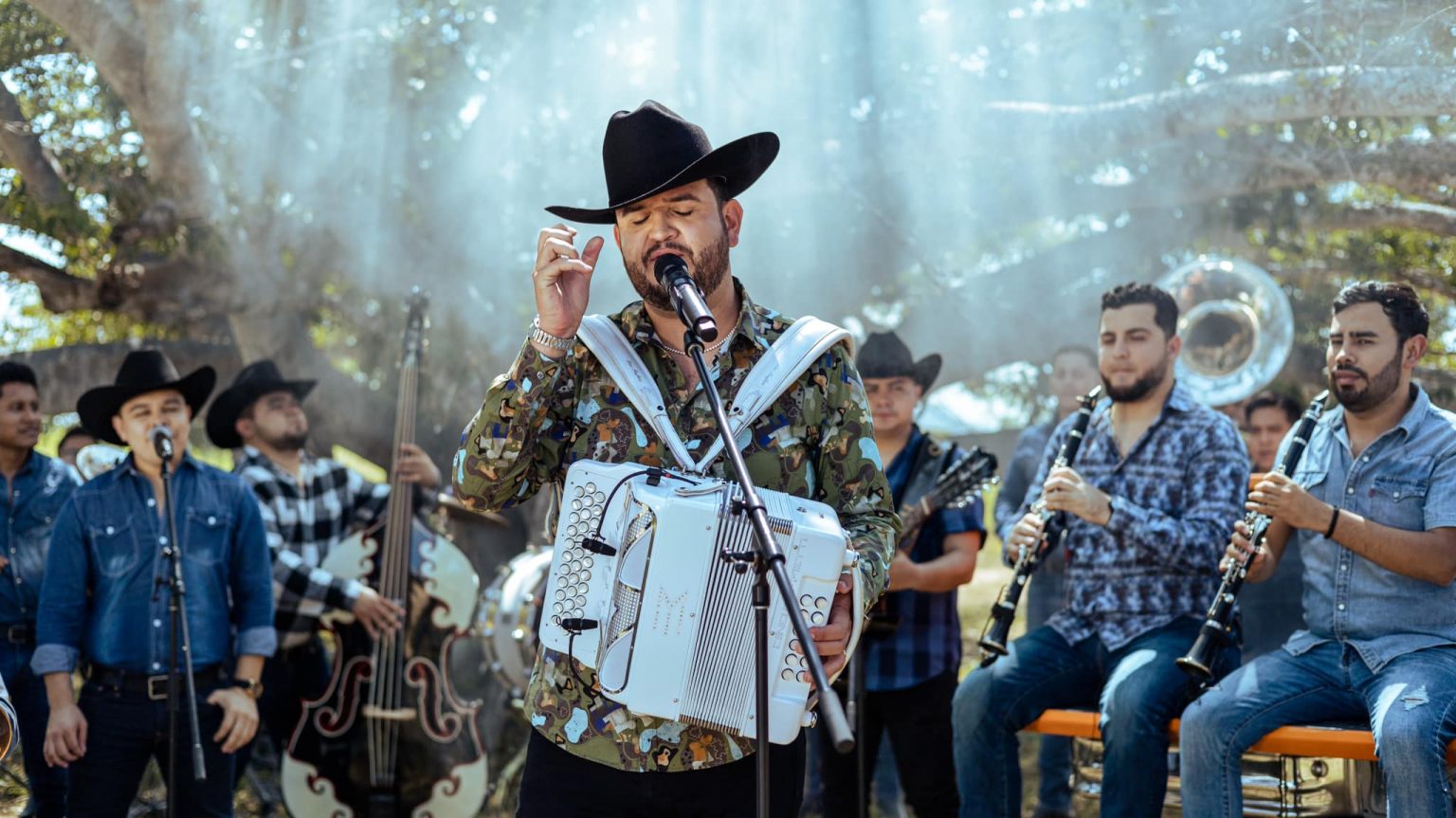Edén Muñoz en el homenaje Marco Antonio Solís "El Buki"