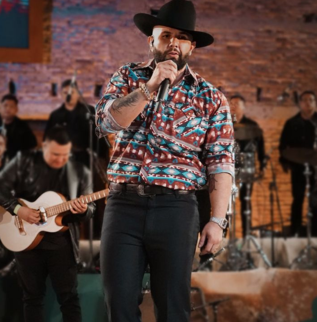 Carín León y Grupo Frontera lanzan “Que vuelvas”