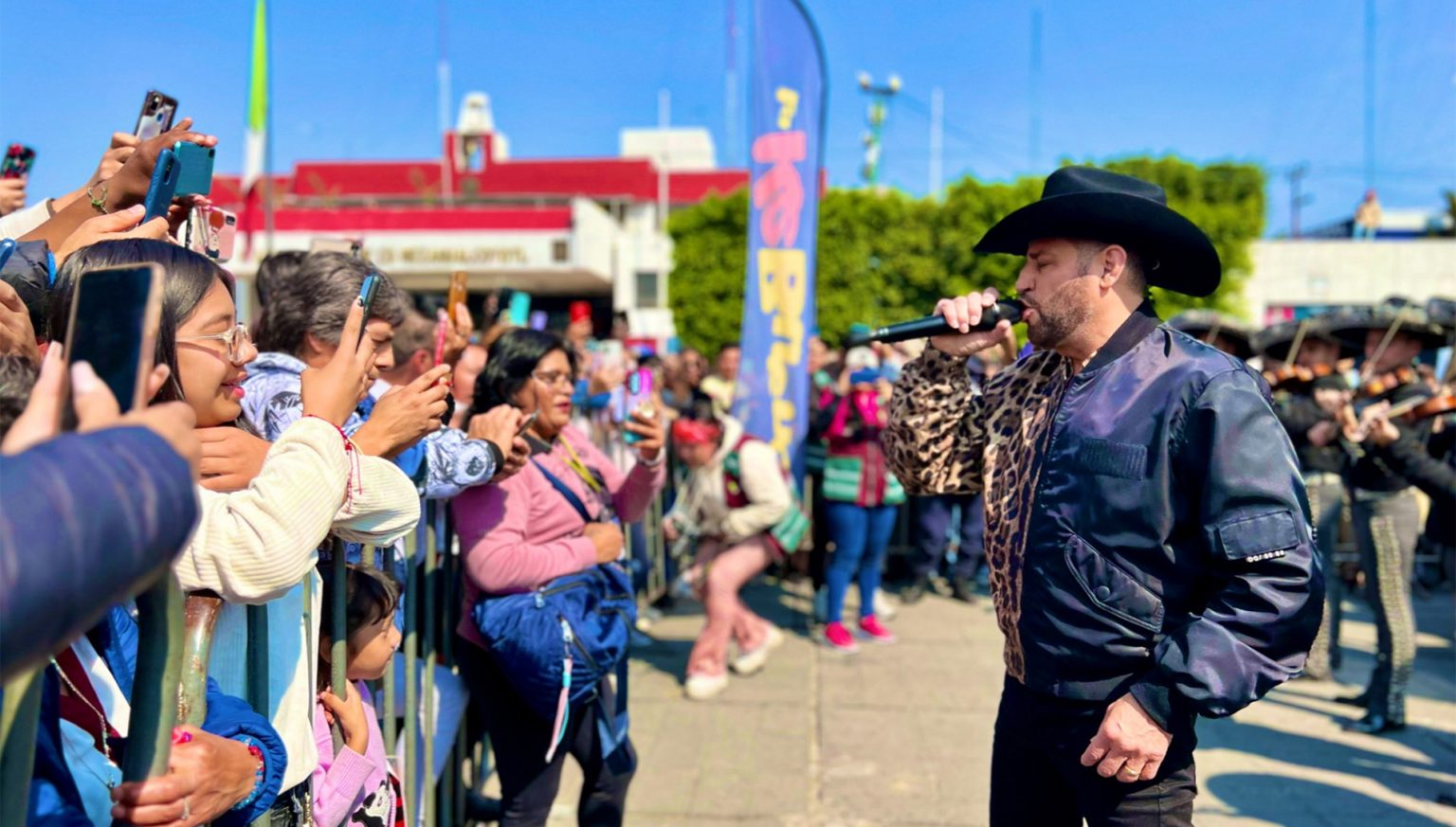 Pancho Barraza sorprendió a la gente de Neza en "La Ruta de Las Estrellas"