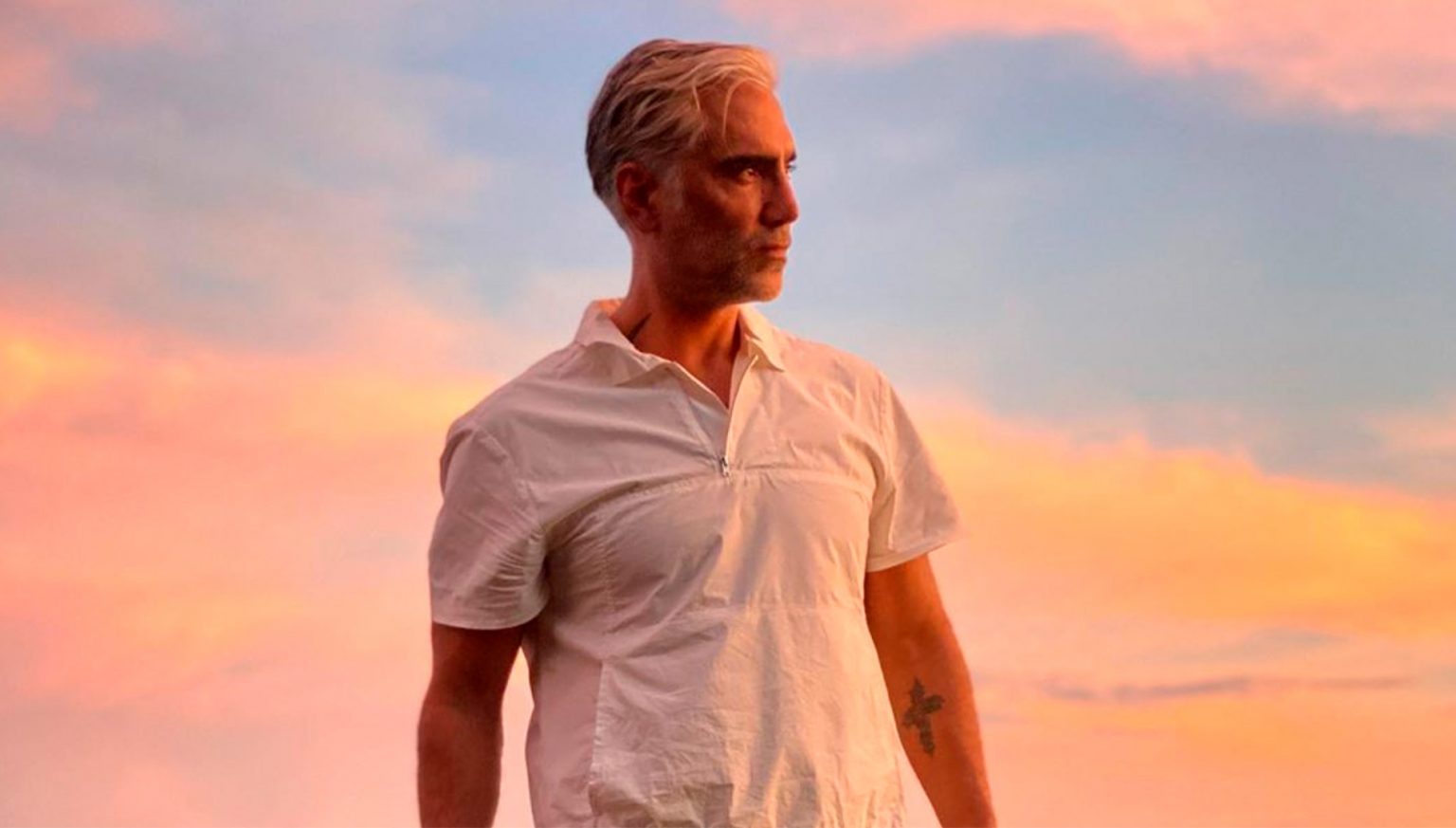 "Inexperto en Olvidarte": Escucha la nueva canción de Alejandro Fernández