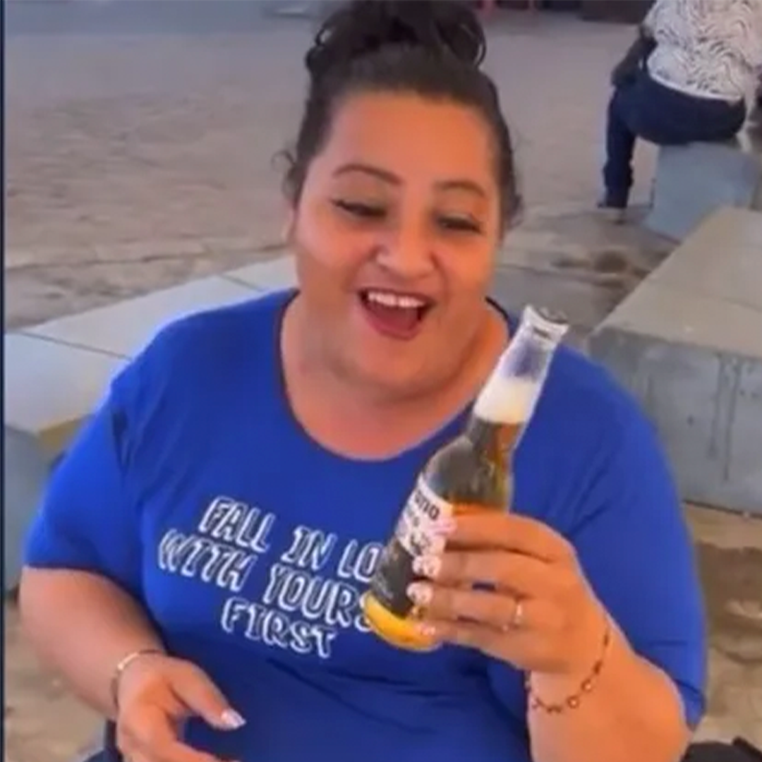 ¿Ya conoces a ”Doña Chela” ? La mujer que bebe una cerveza en cuatro ...