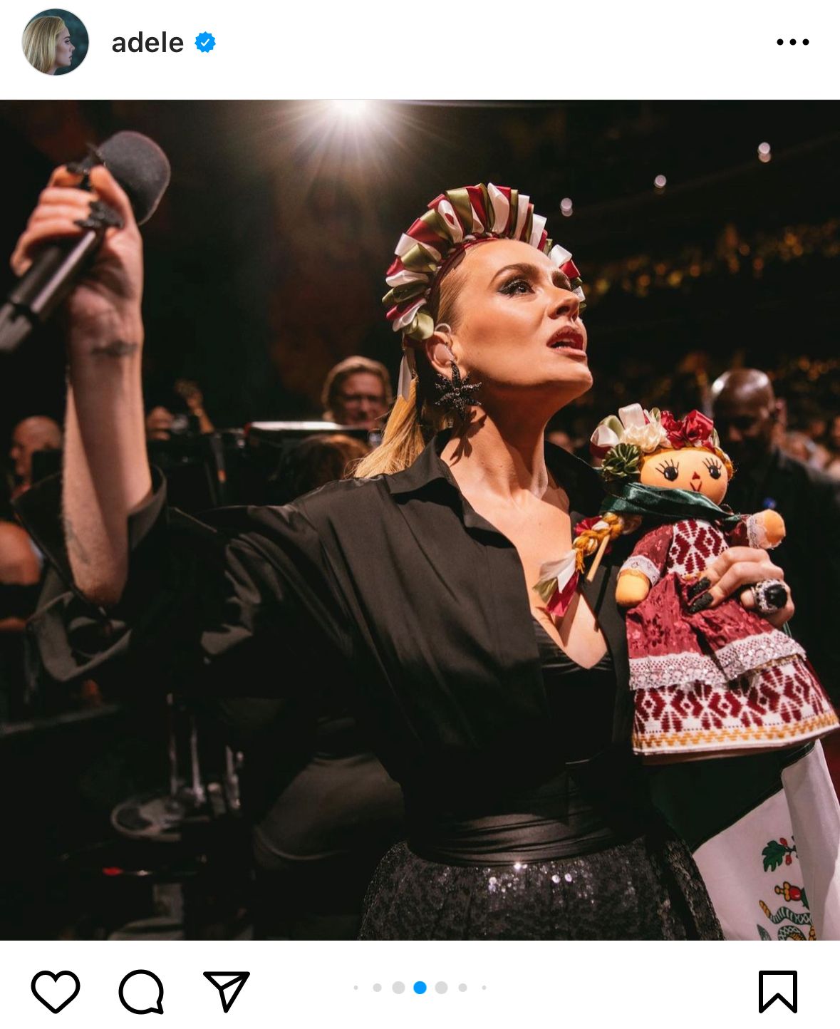 ¿Adele sorprendió con atuendo mexicano? ¡Descubre cómo luce!