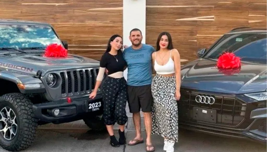 El Komander regaló lujosos AUTOS a sus hijas y esto es lo que valen