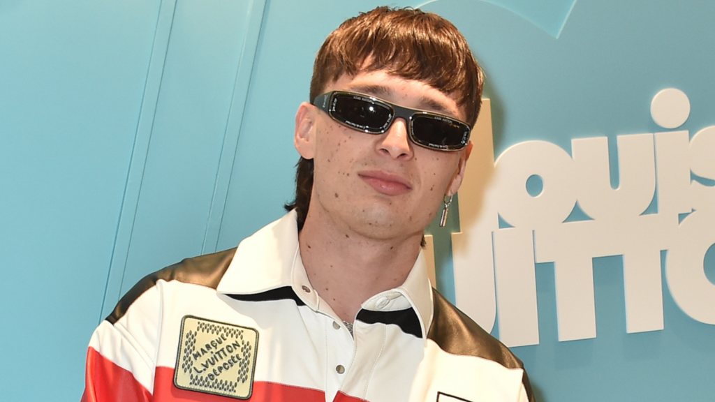 Peso Pluma sorprende con radical cambio de look ¿está cerrando ciclos?