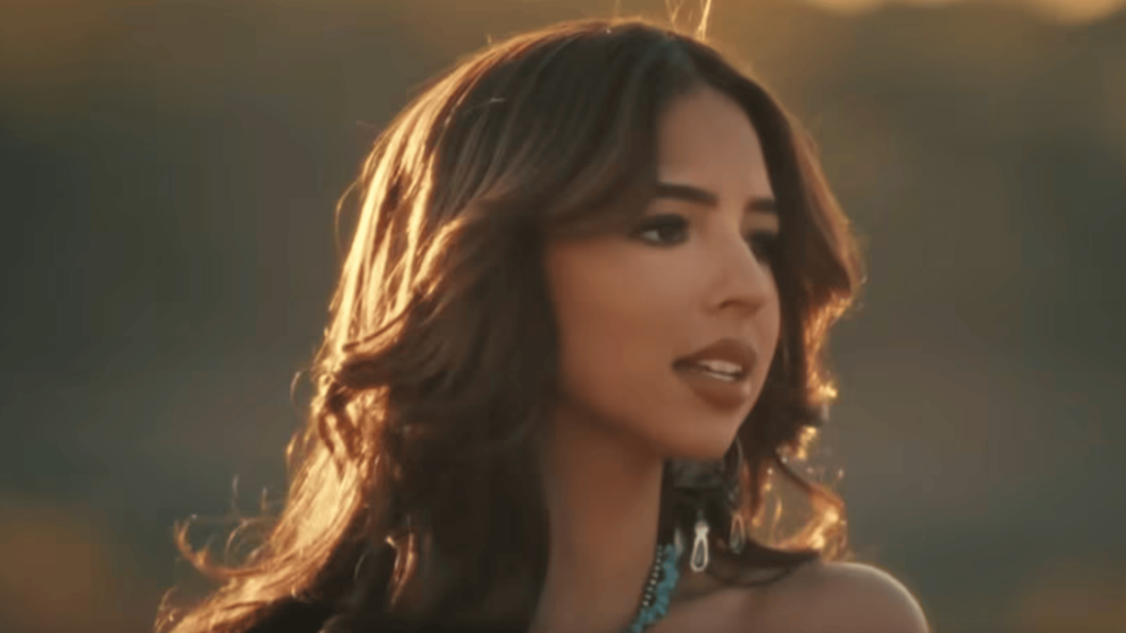 Ángela Aguilar estrena nuevo look y nueva canción